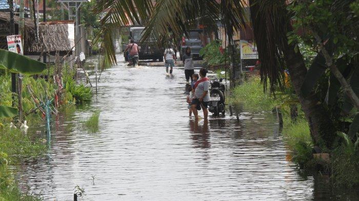 Ketinggian Air Capai Satu Meter, Banjir di Wilayah Rumbai Pekanbaru ...