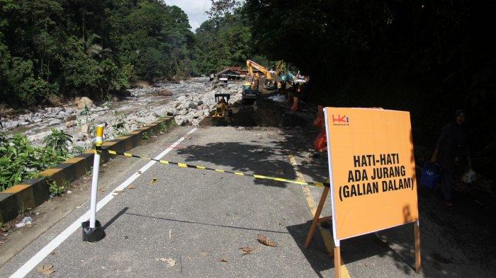 FOTO: Kondisi Terkini Jalan Putus di Lembah Anai Pasca Banjir Bandang Sumbar - Tribunpekanbaru.com