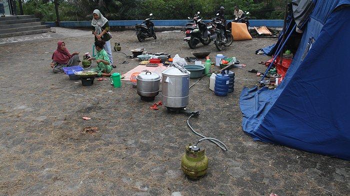 FOTO: Korban Banjir di Rumbai Pekanbaru Sudah Tinggal di Tenda ...