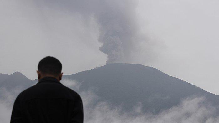 FOTO: Penampakan Erupsi Gunung Marapi Sumbar - Tribunpekanbaru.com