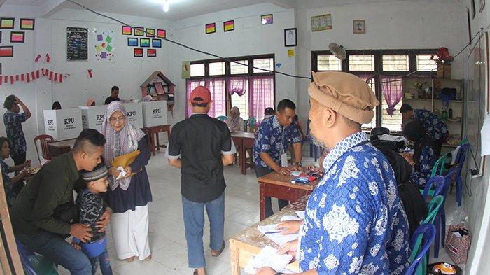 FOTO: Ruangan Kelas Disulap Jadi TPS di Pekanbaru Saat pemilu 2024 ...