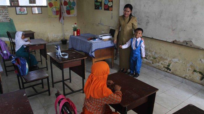 Berita Populer Pekanbaru Hari Ini, Kisah SDN 57, Sekarang Murid Kelas 1 Cuma Lima Orang ...