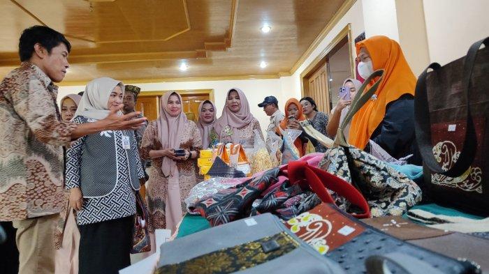 FPKB Riau Gelar Bazar Jajanan dan Kerajinan Khas Riau - Tribunpekanbaru.com
