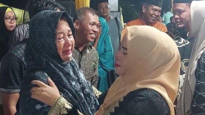 Gagal Duduk di DPRD Riau, Tangis Ida Yulita Susanti Pecah Saat Silaturahmi dengan Masyarakat ...