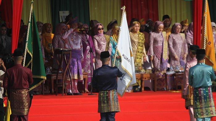 FOTO: Upacara Peringatan HUT ke-66 Provinsi Riau - Tribunpekanbaru.com