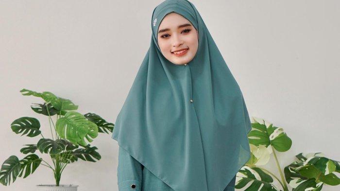 Inara Rusli Akui Tak Ada Niatan Taaruf, Bantah Dilamar Pengacara Muda ...