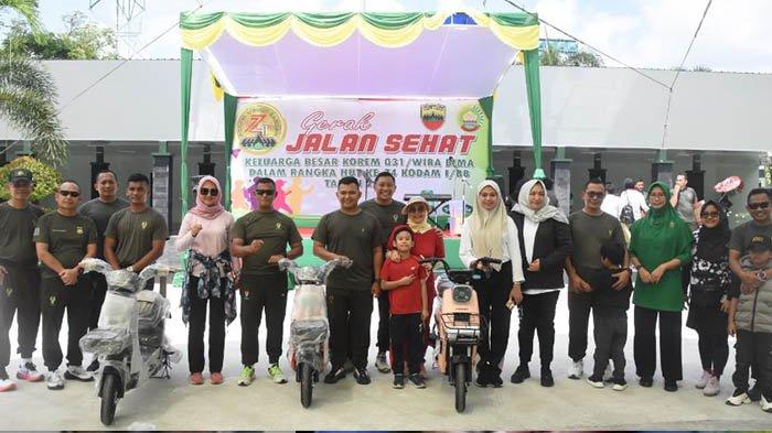 Antusiasme Jalan Sehat Rangkaian HUT Kodam I / BB Korem 031 / Wirabima ...