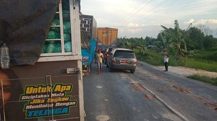 Jalan Lintas Duri-Bagansiapiapi Riau Macet di Simpang Bukit Timah ...