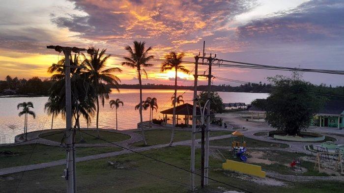Menikmati Keindahan Sunset dari Pinggir Muara Sungai di Destinasi ...