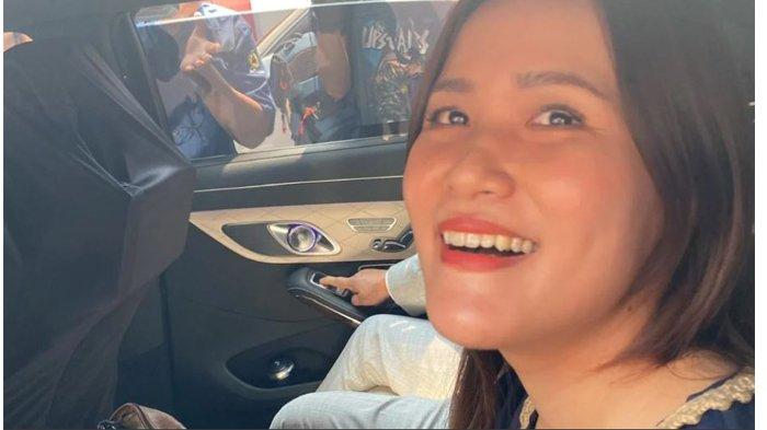 Senyum Lebar Jessica Wongso Hirup Udara Bebas, Outfitnya Saat Dijemput Mobil Mewah Jadi Sorotan ...