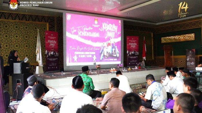 KPU Riau Nobar Film “Kejarlah Janji” Bareng Santri Pondok Pesantren Dar-El Hikmah ...