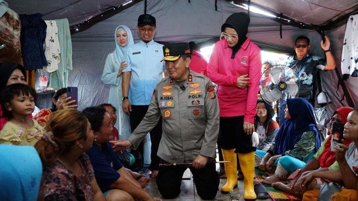 Tinjau Pos Pengungsi Banjir di Rumbai Pekanbaru, Kapolda Riau Pastikan ...