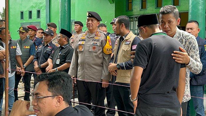 Kapolda Riau Lihat Langsung PSU di TPS 002 Tanjung Peranap Kepulauan ...