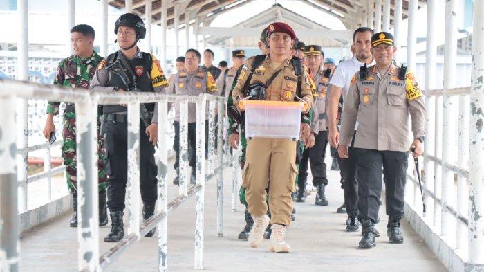 Kapolres Kepulauan Meranti Pimpin Pengawalan Logistik Pleno Kabupaten Ke Tingkat Provinsi ...