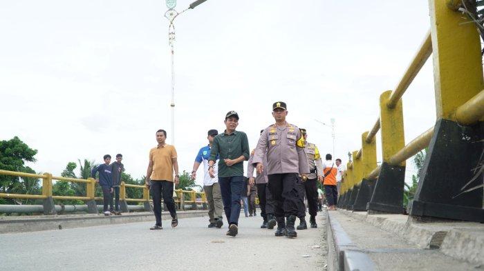 Kapolres Rokan Hulu Tinjau Kerusakan Jembatan Sungai Rokan Akibat ...