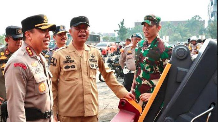 Kapolresta Pekanbaru Pimpin Apel Kesiapan Sarana dan Prasarana Pengamanan Pemilu 2024 ...