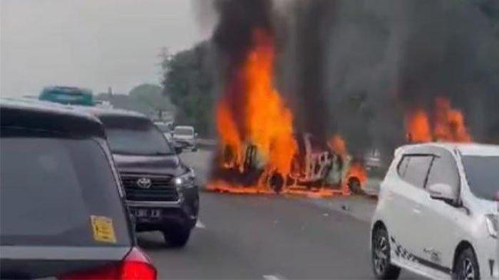 Kecelakaan Maut di Tol Cikampek, Delapan Orang Tewas - Tribunpekanbaru.com