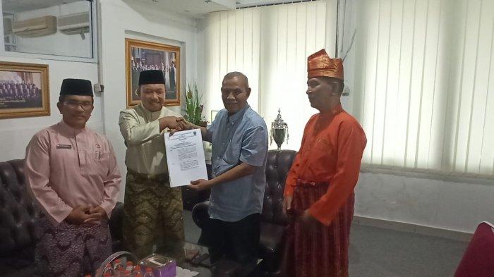 Serahkan SK Pengurus ke Wabup, KONI Riau Berharap KONI Siak Semakin ...