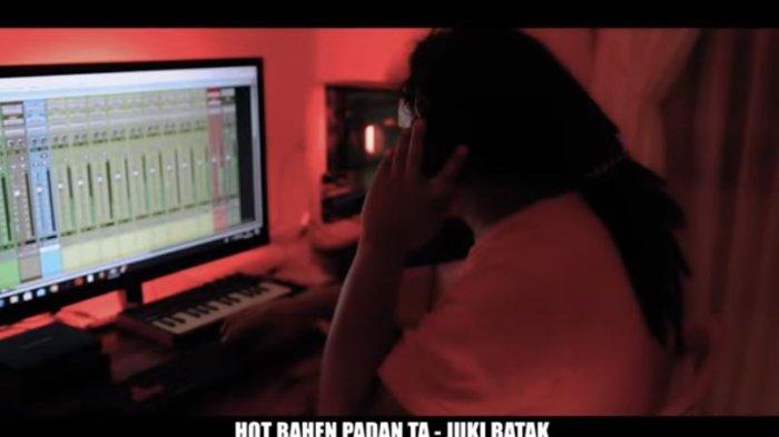Lirik Hot Bahen Padan Ta by Juki Batak, Lagu Batak Viral Tiktok tentang ...