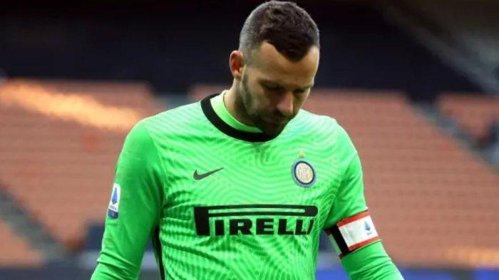 Lazio Berniat Pungut Kiper Handanovic yang Tercampak Oleh Inter ...
