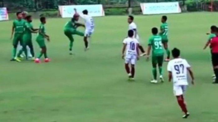 Pembukaan Liga 3 Riau Diwarnai Baku Hantam antar Pemain dan 7 Kartu ...