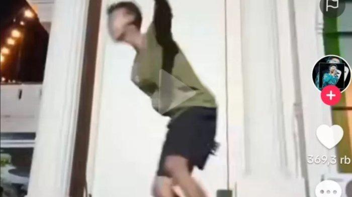 Video Asli Lari Ada Zombie Viral Tiktok Banyak Dicari, Pria Baju Hijau ...