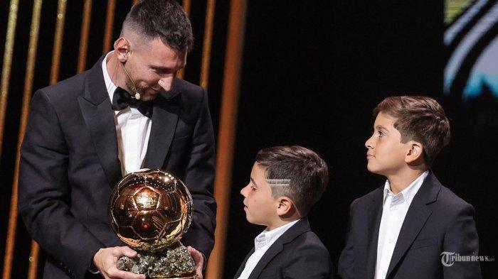 Lionel Messi Pamerkan Trofil Ballon d'Or Kedelapannya di Inter Miami ...