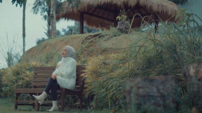 Lirik Lagu Minang Kasiah Malarai Janji Dinyanyikan oleh Indah Delvia ...