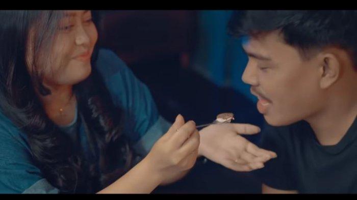 Lirik dan Chord Gitar Lagu Minang Tabusan Rindu Eno Viola Feat Pinki Prananda - Tribunpekanbaru.com