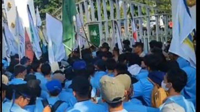 Ini Tuntutan Mahasiswa Unri yang Demo di Kantor Gubernur Riau, Mulai ...