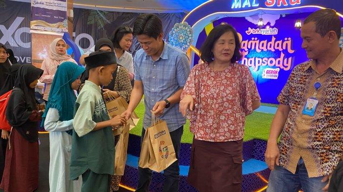 Mal SKA Pekanbaru Berikan THR Anak Yatim dan Late Night Sale Diskon ...