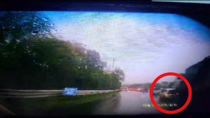 DETIK-DETIK Mobil Brio Selamat dari Kecelakaan Beruntun Tol Cipularang ... DETIK-DETIK Mobil Brio Selamat dari Kecelakaan Beruntun Tol Cipularang ...