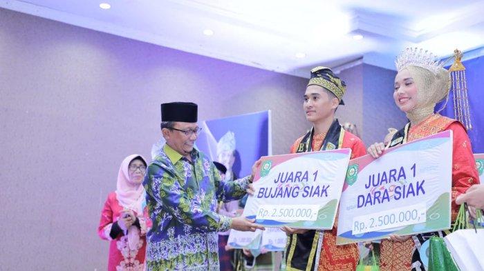 Muhammad Fajri dan Dara Shintia Kurnia Dewi Terpilih Bujang Dara Siak ...