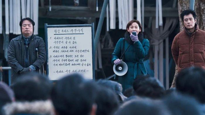 Nonton Film Concrete Utopia Sub Indo: Kisah Tentang Upaya Selamat dari Gampa Bumi di Apartemen ...