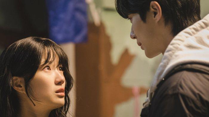 Preview Drama Korea Lovely Runner Sub Indo Episode 11 dan 12 - Tribunpekanbaru.com