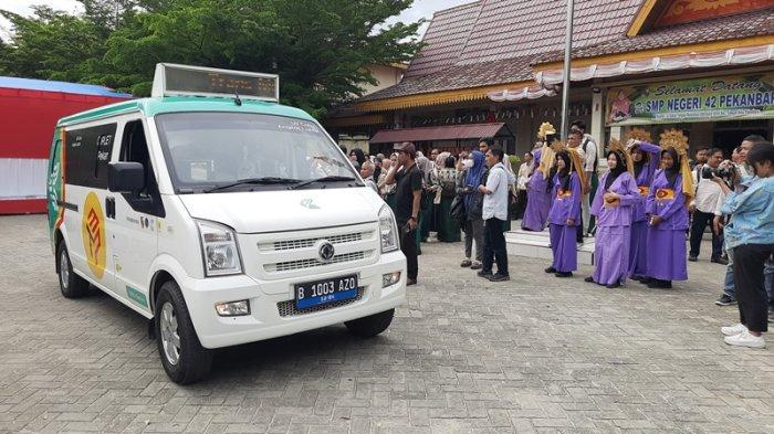 Oplet Pekan Resmi Uji Coba dari Halaman SMPN 42 Pekanbaru, Pj Wali Kota ...