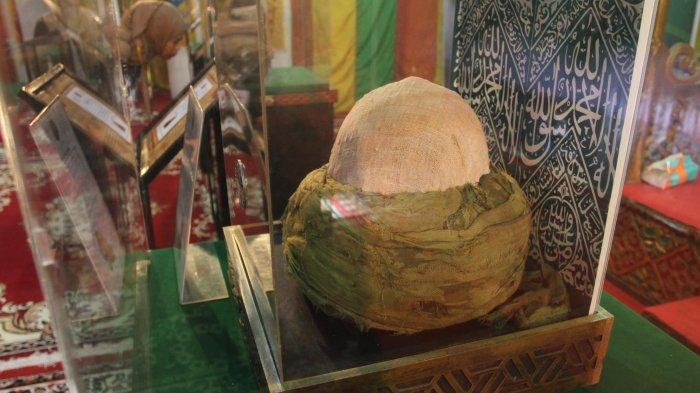 Foto Melihat Benda Benda Peninggalan Rasulullah Saw Di Gedung Lam Riau Apa Saja