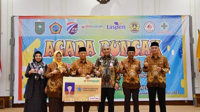 HUT ke-61, PWRI Riau Terima Kado KTA e-Money BRK Syariah ...