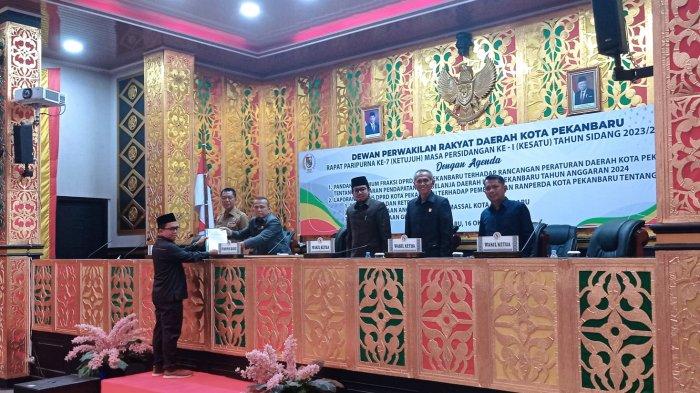 Paripurna Pandangan Fraksi RAPBD 2024 DPRD Pekanbaru, Tingkatkan PAD dan Gaji RT RW Dibayar ...