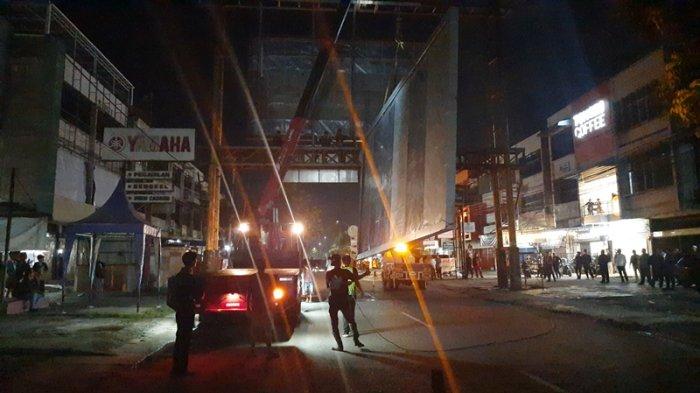 Akhirnya, Tiga Bando Reklame di Kota Pekanbaru Dibongkar Semua ...