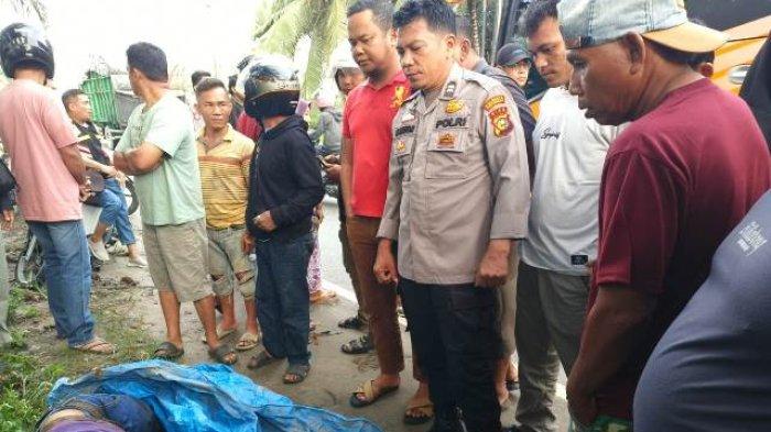 Mayat Pria Pakai Helm Ditemukan Tergeletak di Pinggir Jalan Pekanbaru ...