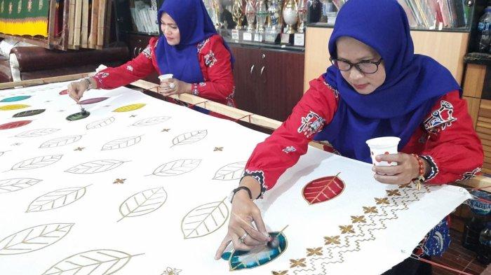 Denyut Nadi Migas dan Budaya Melayu Dalam Tiap Helai Batik Mandau ...