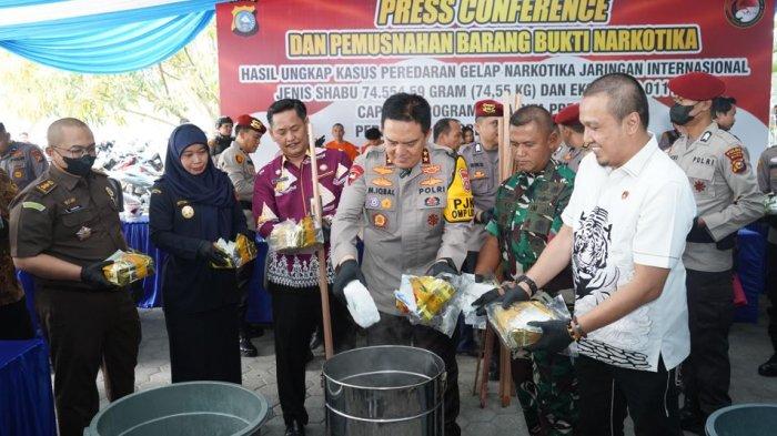 Polda Riau Sita 74,55 Kg Sabu dan 30.040 Ekstasi, 270 Tersangka Jaringan Internasional Ditangkap ...