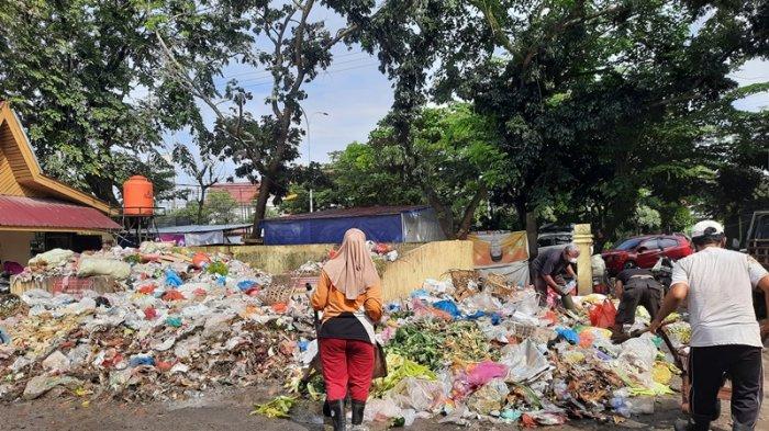 Sampah Menumpuk di TPS Pasar Simpang Panam, DLHK Pekanbaru Sebut Ini ... Sampah Menumpuk di TPS Pasar Simpang Panam, DLHK Pekanbaru Sebut Ini ...