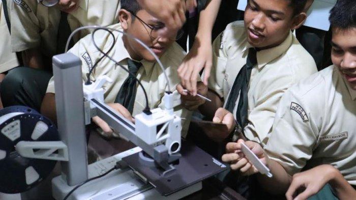Berawal dari Hobi Robotik, Zaky Siswa MAN 1 Pekanbaru Ukir Prestasi Tembus Kompetisi ...