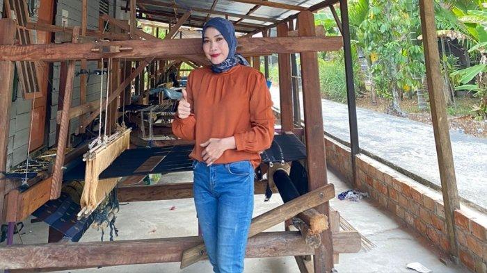 Lestarikan Wastra Nusantara, Mimin Tenun Bengkalis Punya Prospek Cerah ...
