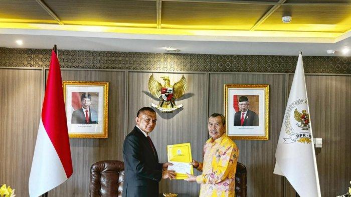 BREAKING NEWS: Sah, Syamsuar Terima Surat Mandat Resmi dari Golkar Jadi ...