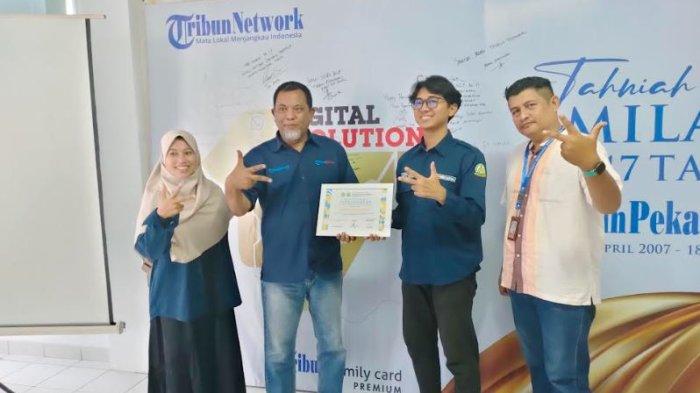 Himakom FISIP Unri Kunjungi Tribun Pekanbaru - Tribunpekanbaru.com