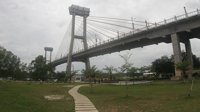 Ramainya Taman Siak Lawo, Jembatan TASL Kabupaten Siak Jadi Latar ...