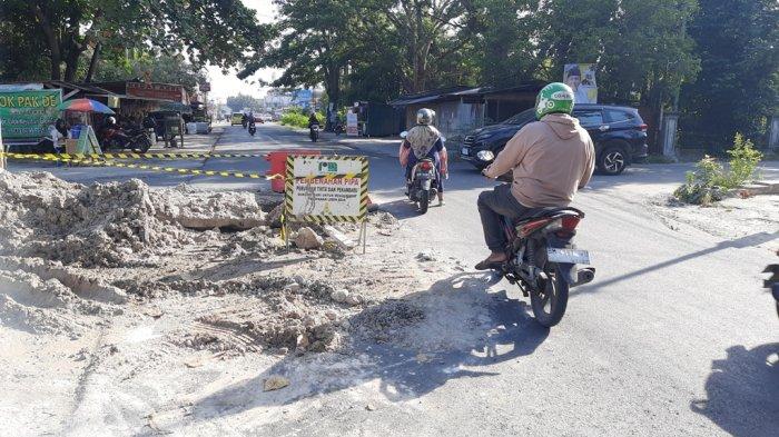 Jalan Rajawali Sedang Diperbaiki, tapi Masih Ada Galian PDAM Pekanbaru ...